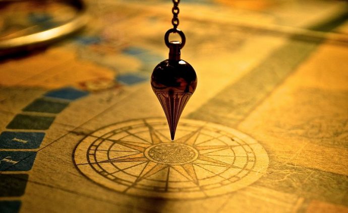 How to Use a Dowsing Pendulum For Divination - Beginner’s Guide ⋆ LonerWolf